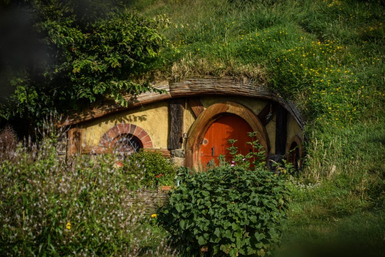 Guide to Hobbiton Movie Set: step into the Shire - Pin Your Footsteps ...