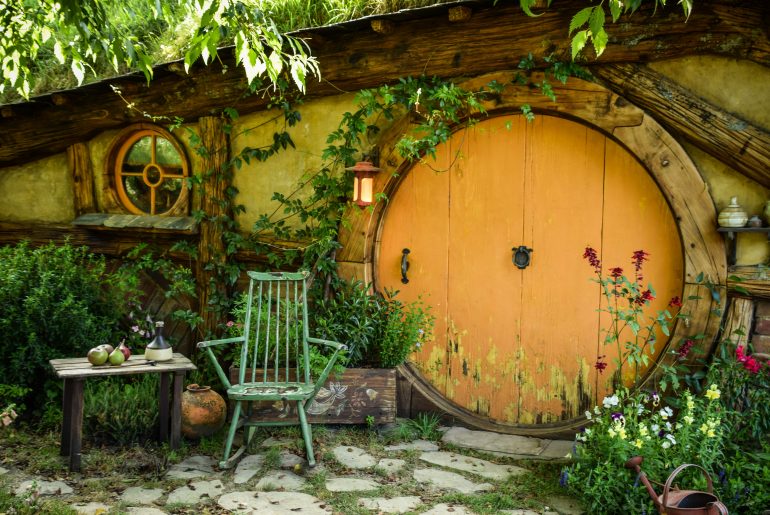 Guide to Hobbiton Movie Set: step into the Shire - Pin Your Footsteps ...