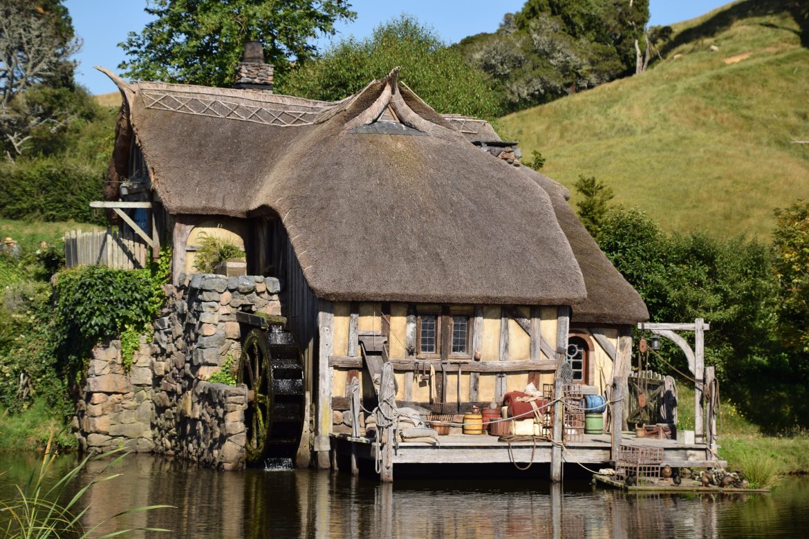 Guide to Hobbiton Movie Set: step into the Shire - Pin Your Footsteps ...