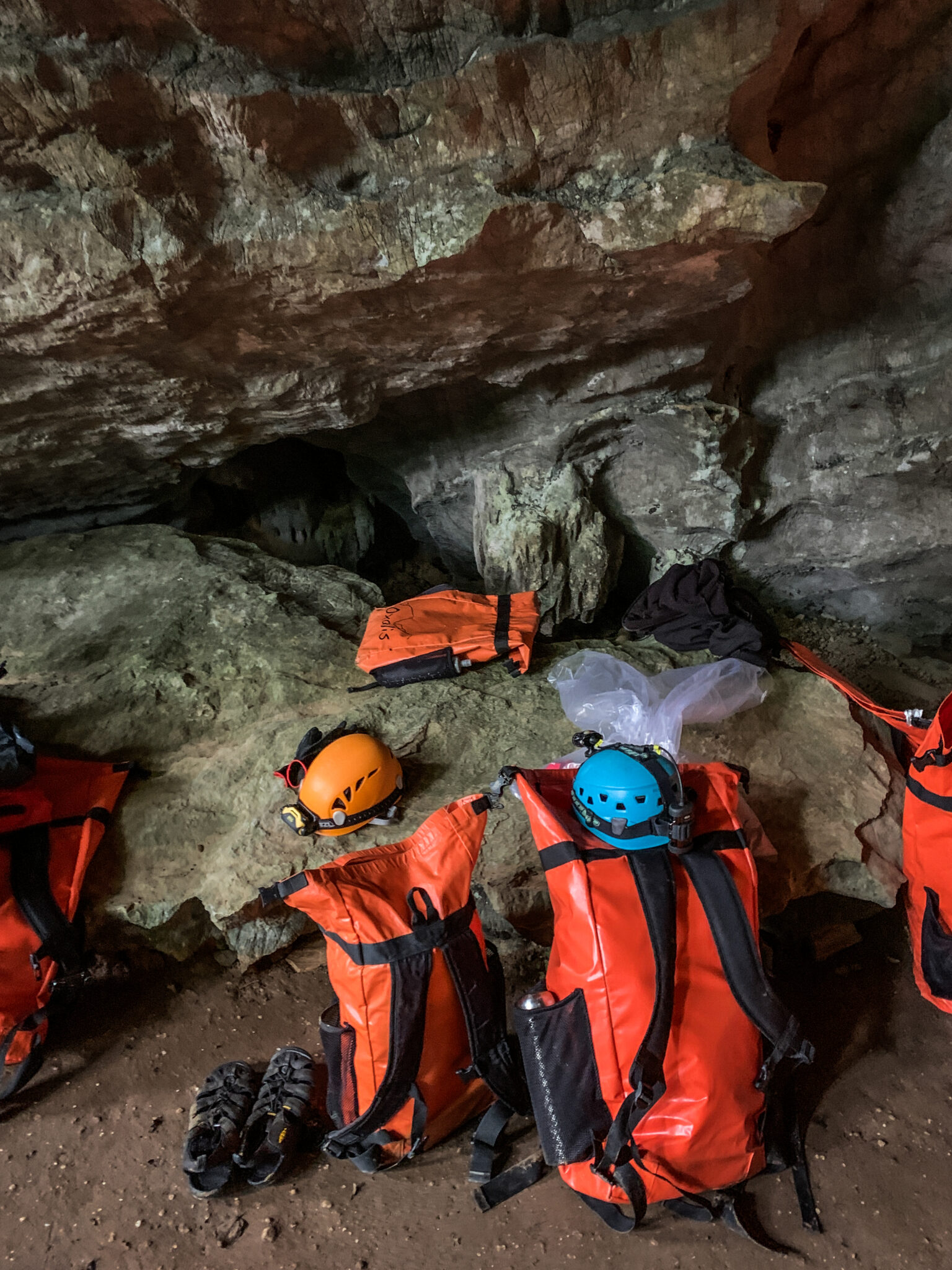 Hang Tien Cave: exploration with Oxalis Adventure - Pin Your Footsteps ...