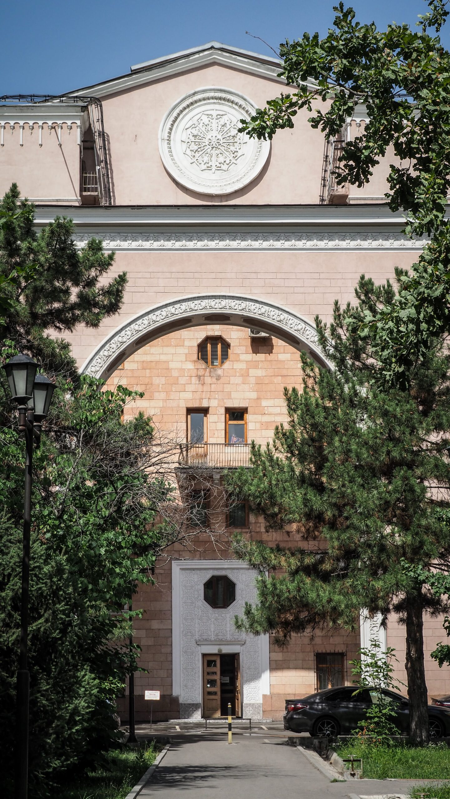 Biszkek: co zobaczyć w stolicy Kirgistanu? Atrakcje i przewodnik - Pin ...